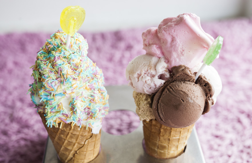 50 % rabat på 2 x kæmpe softice / 2 x kæmpe vaffel-is med 3 kugler ...